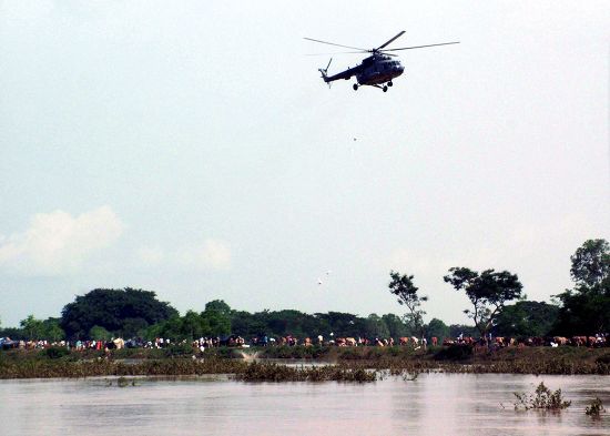 Indian Air Force Helicopter Drop Food Editorial Stock Photo - Stock ...