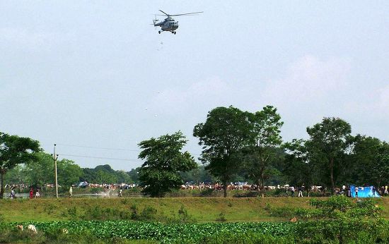 Indian Air Force Helicopter Drop Food Editorial Stock Photo - Stock ...