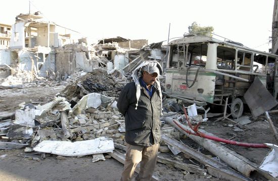 Iraqi Inspects Destroyed Buildings Vehicles Shiite Editorial Stock ...
