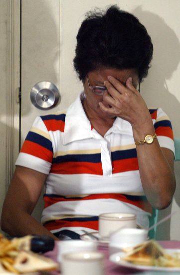 Filipino Relative Expresses Grief Upon Knowing Editorial Stock Photo ...
