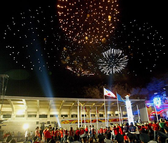 Filipino Spectators Watch Fireworks During Opening Editorial Stock ...