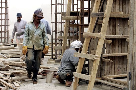 Iraqi Construction Workers Build New Building Editorial Stock Photo ...