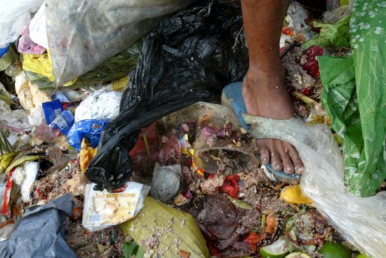 Filipino Garbage Food Scavenger Zaldy Casiano Editorial Stock Photo ...