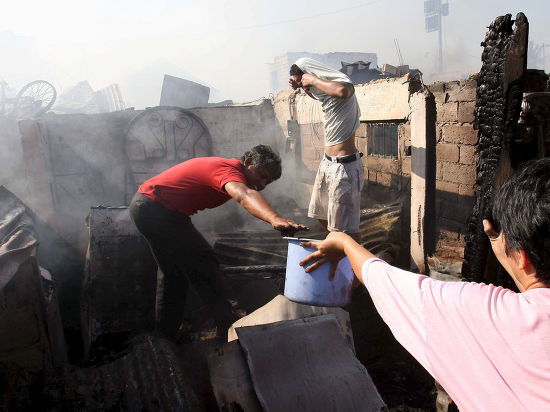 Filipino Residents Try Recover Their Belongings Editorial Stock Photo ...
