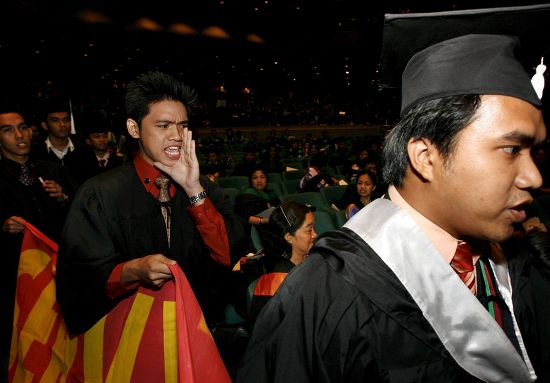 Newlygraduated Filipino Students Shout Slogans Calling Editorial Stock ...