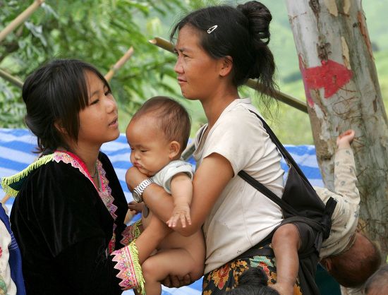 Hmong Refugee Women Their Babies Born Editorial Stock Photo - Stock ...