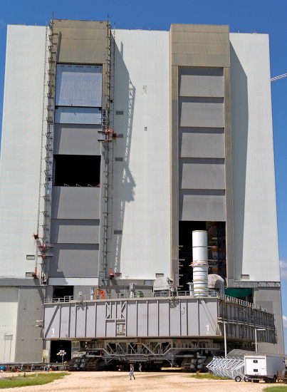 Nasa Personnel Move Crawler Out Vehicle Editorial Stock Photo - Stock ...