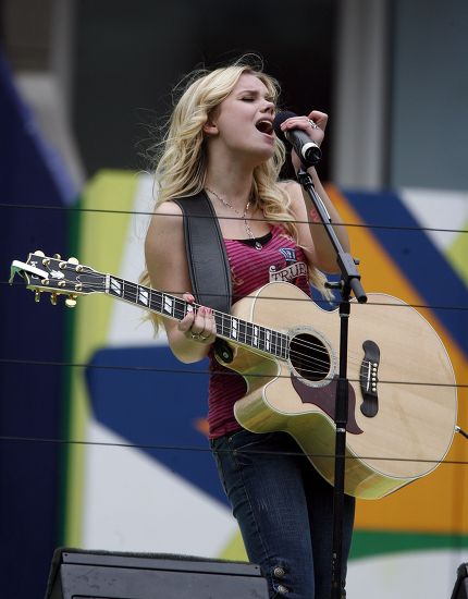 Teen Singer Songwriter Cheyenne Kimball Performs Editorial Stock Photo ...