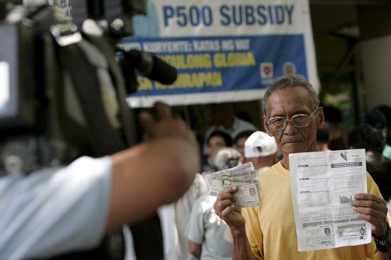 Filipino Shows Television News Cameraman His Editorial Stock Photo ...
