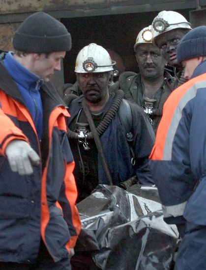 Rescuers Miners Carry Body Dead Miner Editorial Stock Photo - Stock ...
