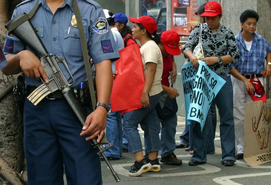 Filipino Police M16 Armalite Rifle Stands Editorial Stock Photo - Stock ...