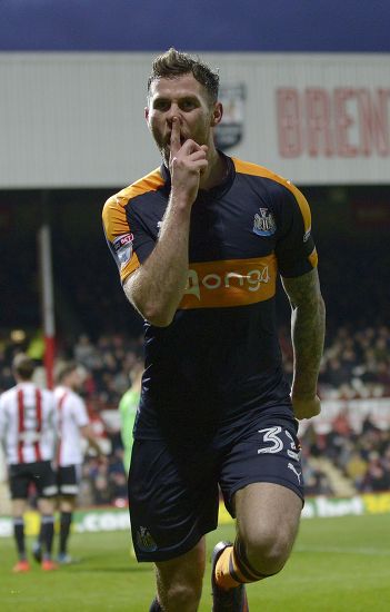 Daryl Murphy Newcastle United Scores Celebrates Editorial Stock Photo ...
