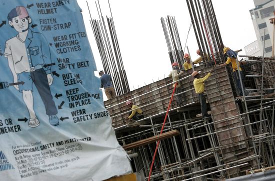 Filipino Workers Construction Site Commercial Building Editorial Stock ...