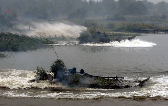 Ukrainian Light Tanks Infantry Force Crossing Editorial Stock Photo ...