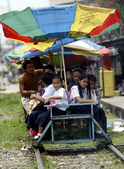 Several Young Filipino Students Ride On Foto de stock de contenido ...