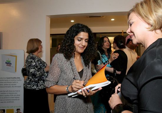 Bahraini Nutritionist Alia Al Moayed Signs Editorial Stock Photo ...