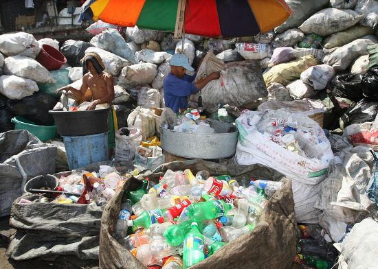 Filipinos Separate Into Sacks Various Discarded Editorial Stock Photo ...