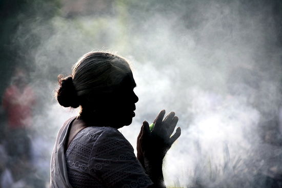 Sir Lankan Buddhist Devotees Paying Obeisance Editorial Stock Photo ...