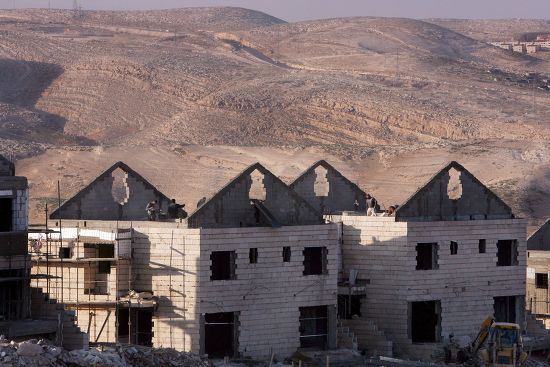 Palestinian Construction Workers On Roofs New Editorial Stock Photo ...