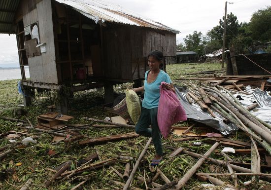 Filipino Resident Collect Her Belongings Strong Editorial Stock Photo ...