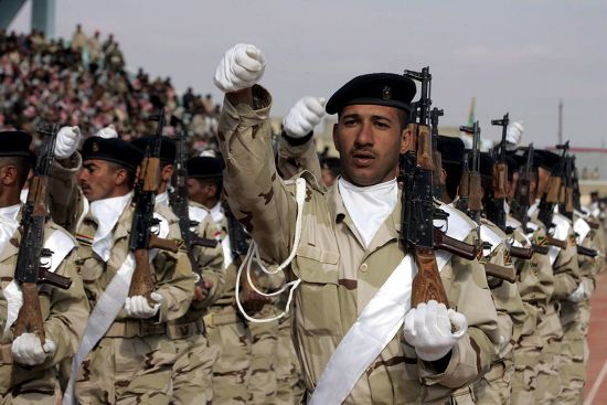 Iraqi Soldiers Parade During Ceremony During - Foto de stock de ...