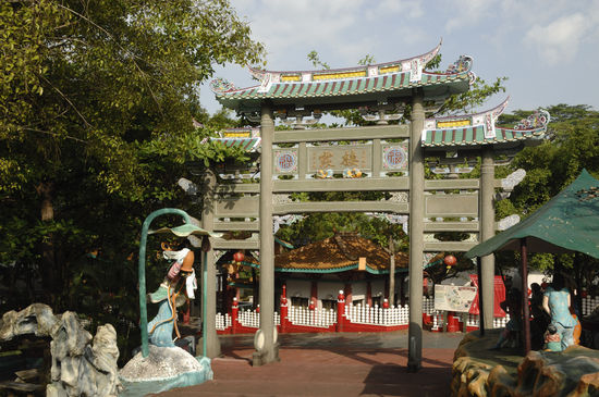 Entrance Gate Tiger Balm Gardens Singapore Editorial Stock Photo ...