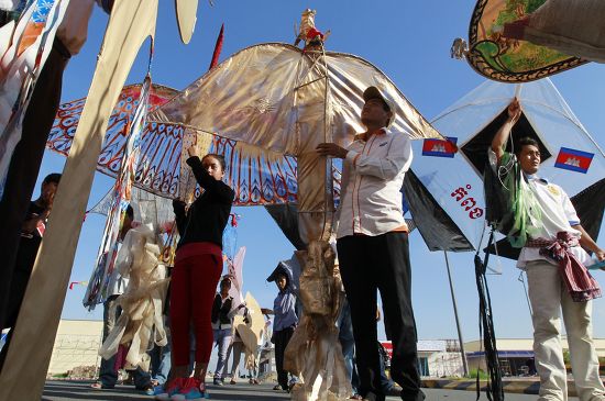Cambodian Kite Makers Carry Their Kites Editorial Stock Photo - Stock ...