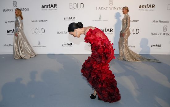 Us Singer Katy Perry Ducks She Editorial Stock Photo - Stock Image ...