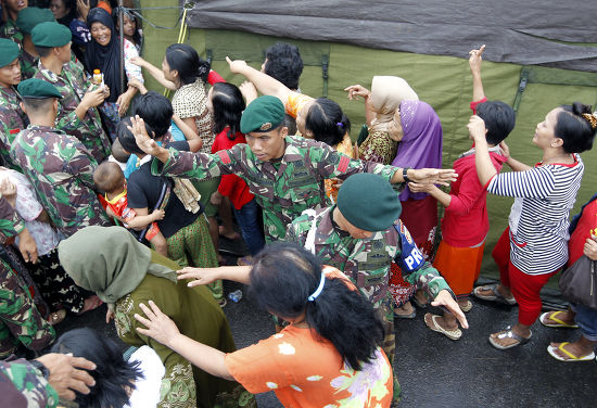 Indonesian Army Strategic Command Kostrad Members Editorial Stock Photo ...