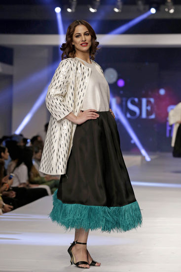 Model Presents Creation Pakistani Designer Muse Editorial Stock Photo ...