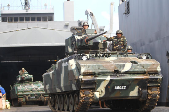 Filipino Army Soldiers On Military Tanks Editorial Stock Photo - Stock ...