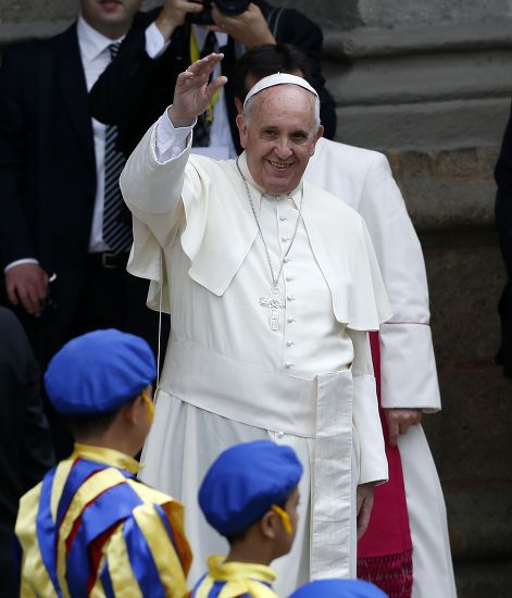Pope Francis Waves Filipino Well Wishers Editorial Stock Photo - Stock ...
