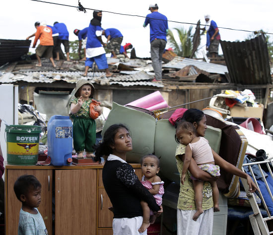 Filipino Residents Carry Their Children They Editorial Stock Photo ...