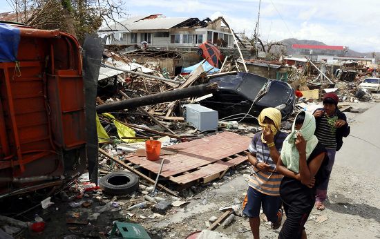Filipino Typhoon Survivors Walk Past Devastated Editorial Stock Photo ...