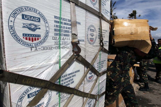 Filipino Solder Carries Box Relief Goods Editorial Stock Photo - Stock ...
