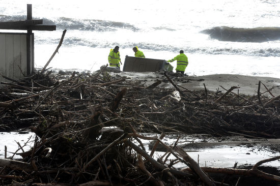 California State Park Workers Clean Mud Editorial Stock Photo - Stock ...