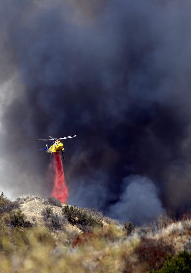 Helicopter Drops Load Phoschek Fire Retardent Editorial Stock Photo ...