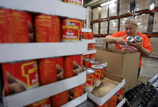 Volunteer Kelly Mcneill Fills Box Canned Editorial Stock Photo - Stock ...