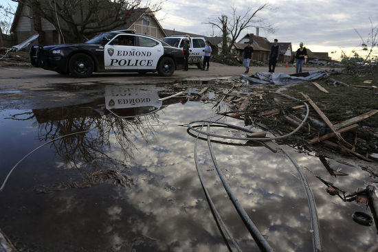 Edmond Oklahoma Police Officer Patrols Streets Editorial Stock Photo ...