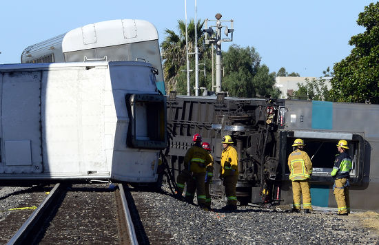 Emergency Personnel Survey Wreckage Metrolink Train Editorial Stock ...