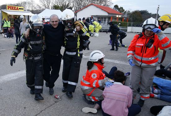 Police Officers Military Personnel Rescue Helpers Editorial Stock Photo ...