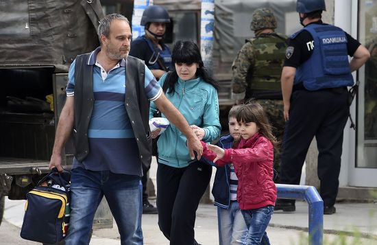 Macedonian Family Living Kumanovo Flees During Editorial Stock Photo ...