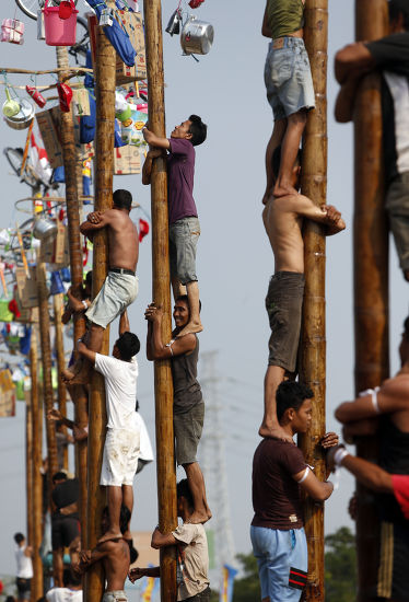 Indonesians Participate Palm Tree Climbing Competition Editorial Stock ...