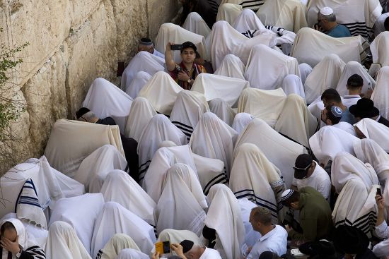 Ultraorthodox Jews Cover Their Heads Prayer Editorial Stock Photo ...