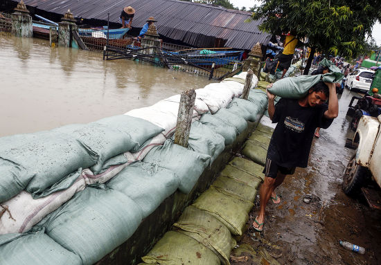 People Carry Sand Bags Pile They Editorial Stock Photo - Stock Image ...
