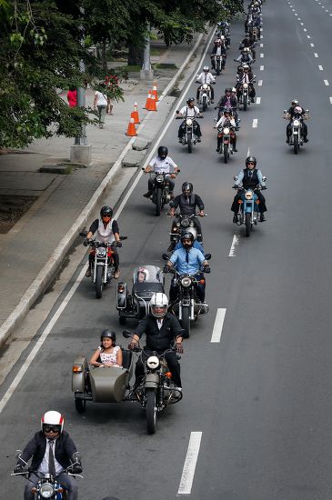 Filipino Motorcycle Enthusiasts Participate Distinguished Gentlemans ...