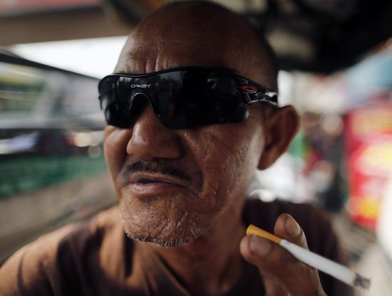 Filipino Man Smokes Cigarette Manila Philippines Editorial Stock Photo ...