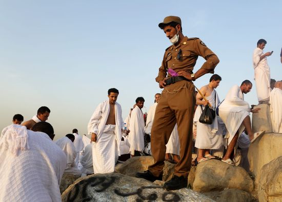 Saudi Policeman Looks On Muslim Pilgrims Editorial Stock Photo - Stock ...