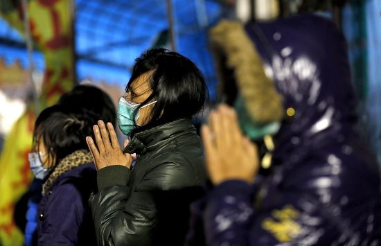Survivors Pray Rescuers Continue Search Survivors Editorial Stock Photo ...