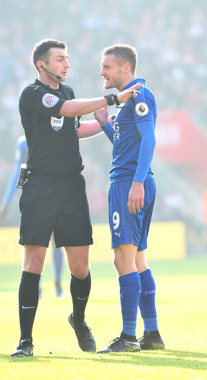 Jamie Vardy Leicester City Remonstrates Referee Editorial Stock Photo ...